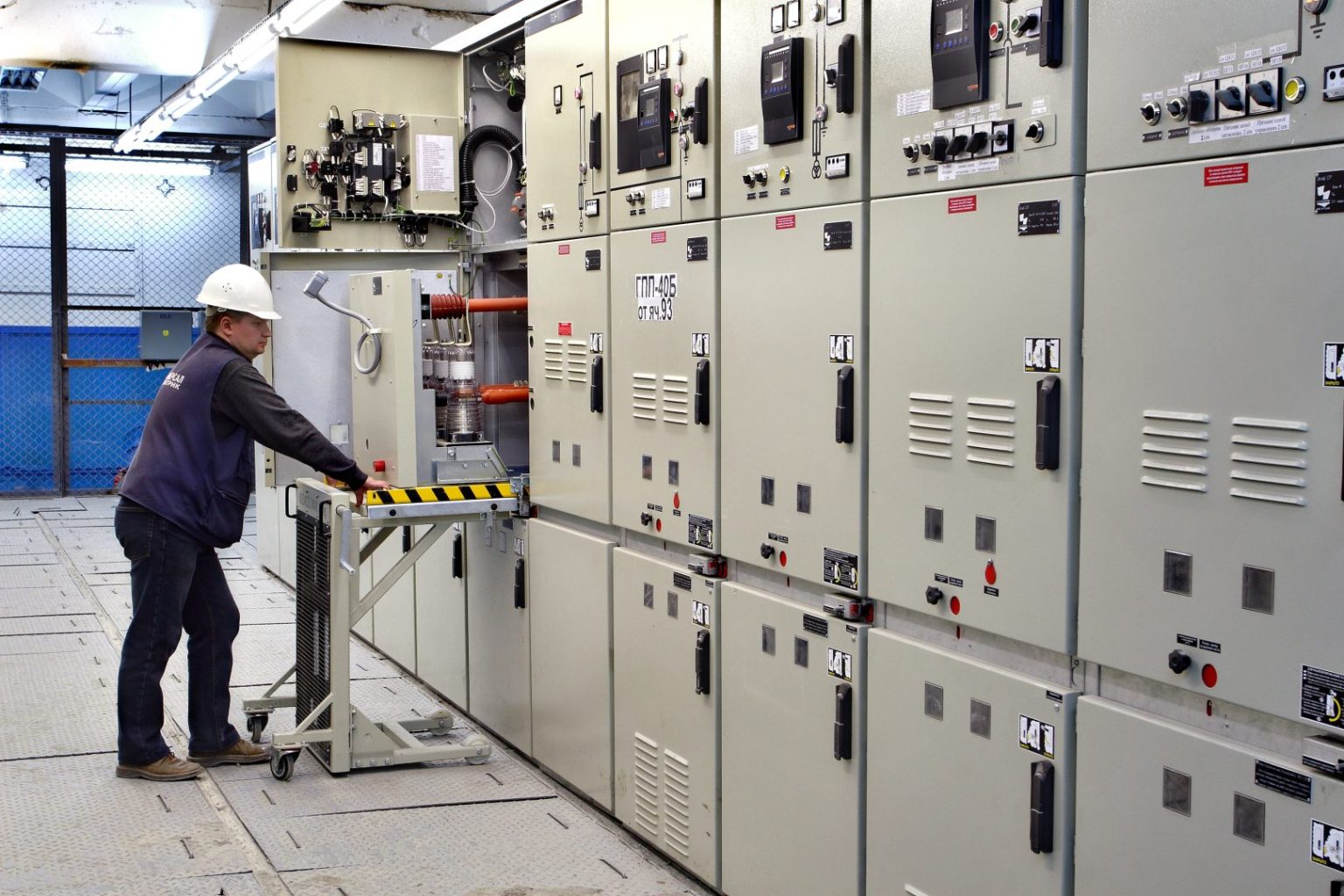 Medium Voltage Metering for Smarter Power Monitoring - SATEC